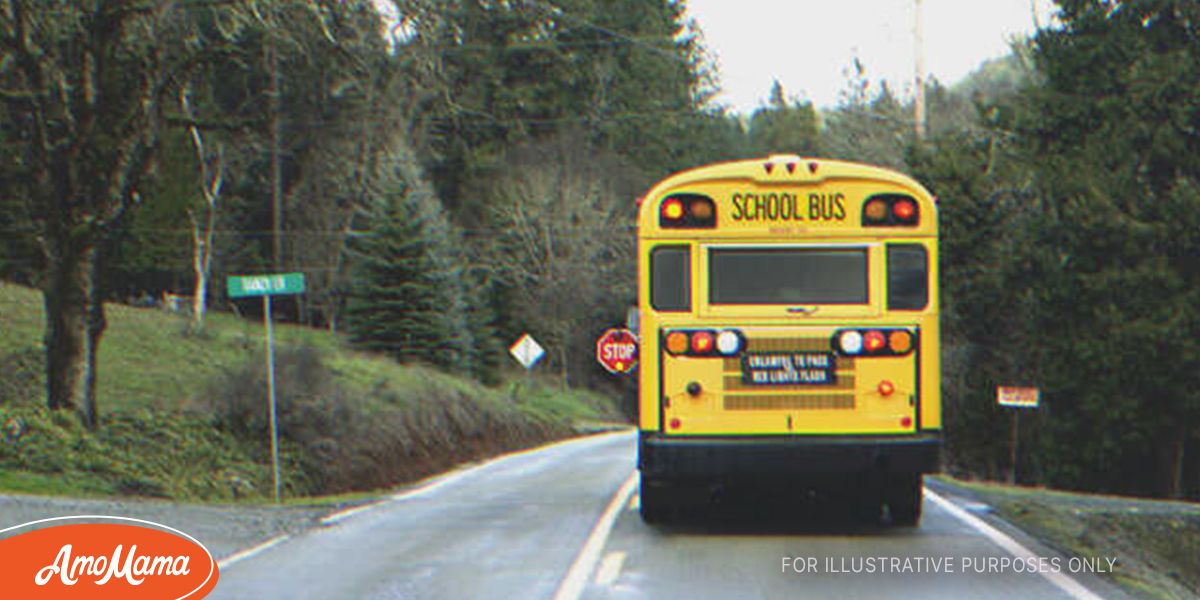 Woman Overtakes Swerving School Bus and Notices Unconscious Driver ...